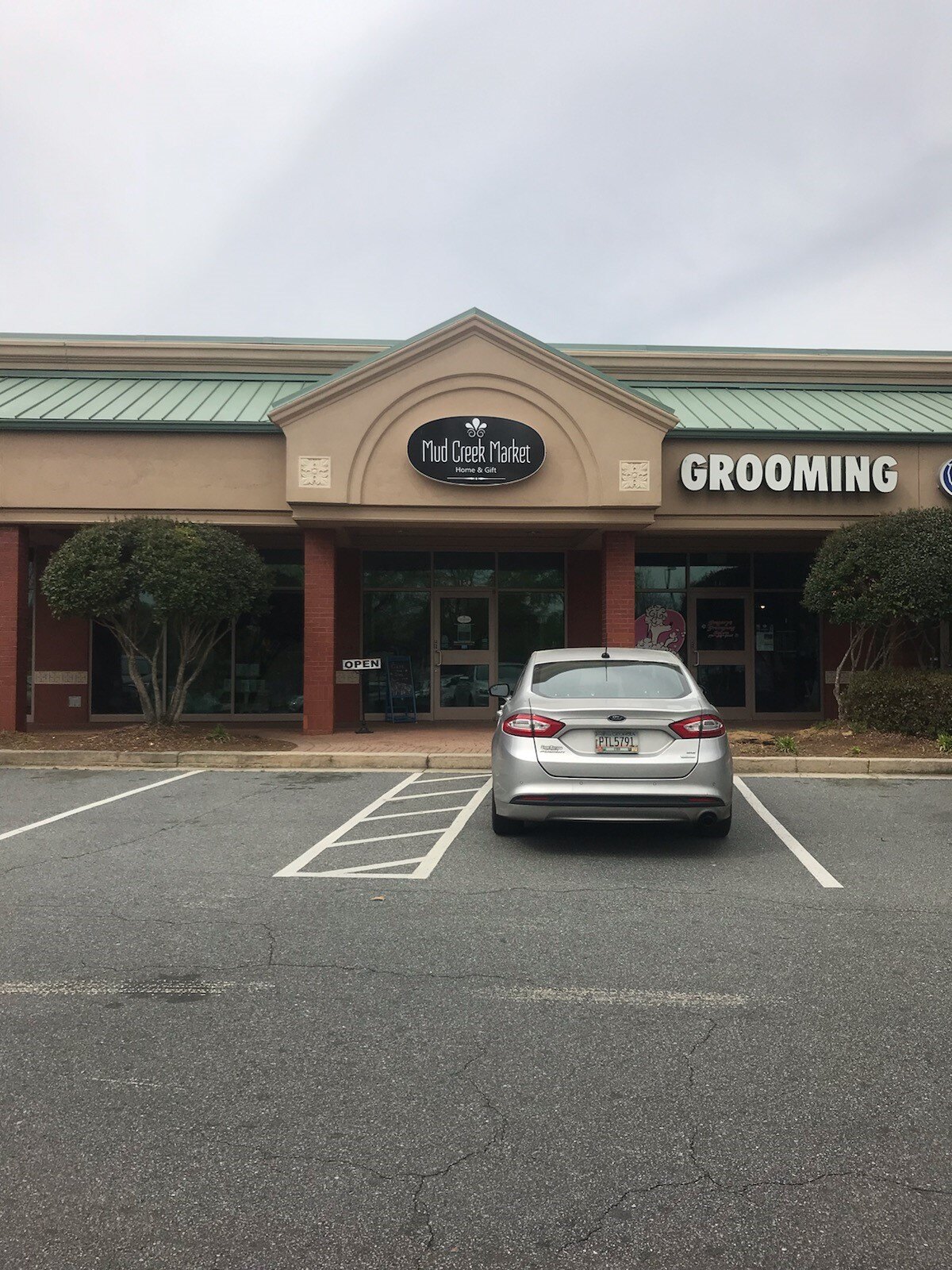 7 Reasons Why Light Box Signs are Essential for Business Advertising